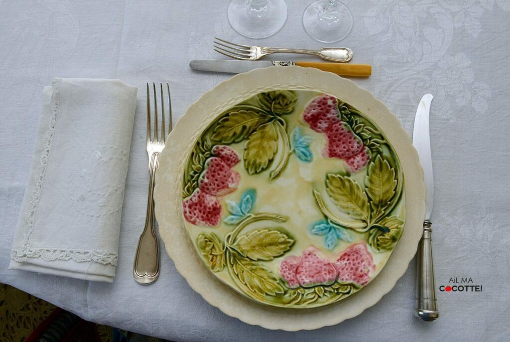 Table barbotines fraises et fleurs - décoration, table, arts de la table