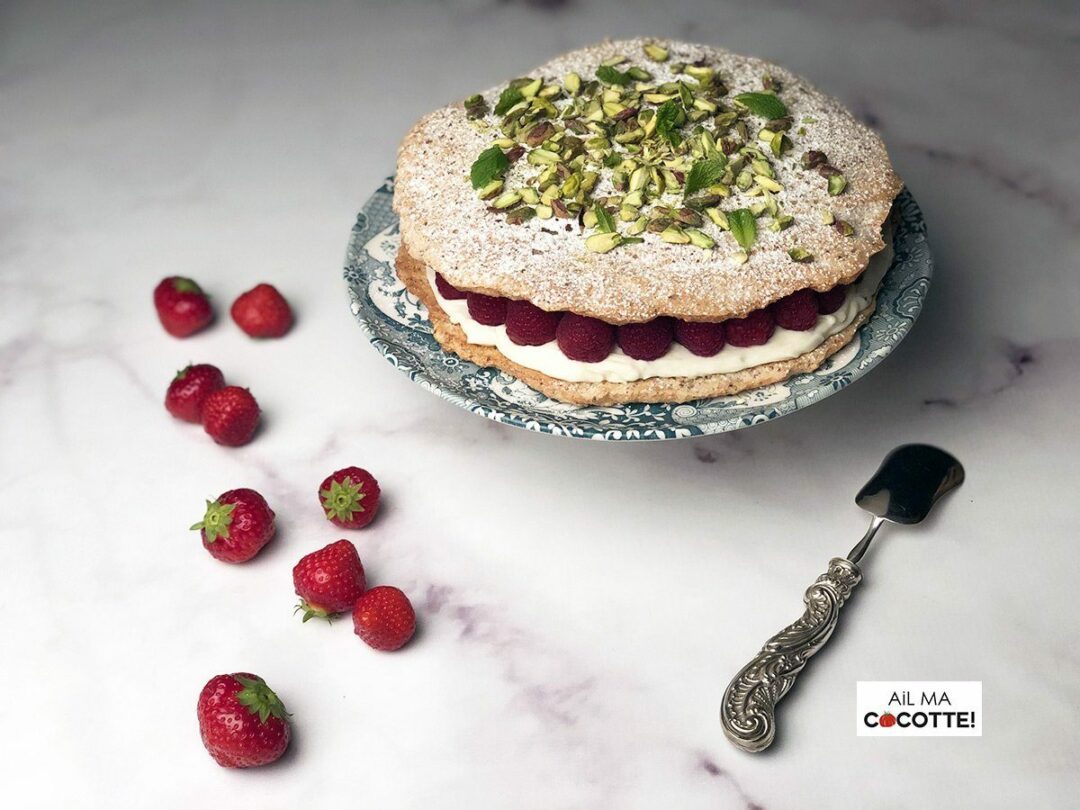 Dacquoise aux fruits rouge et à la rose - Recette Dessert - Ail Ma ...