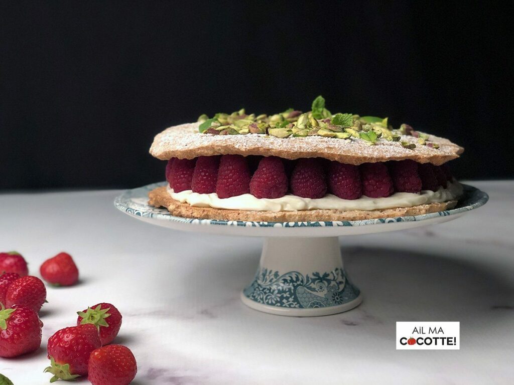 Dacquoise aux fruits rouge et à la rose - Recette Dessert - Ail Ma ...