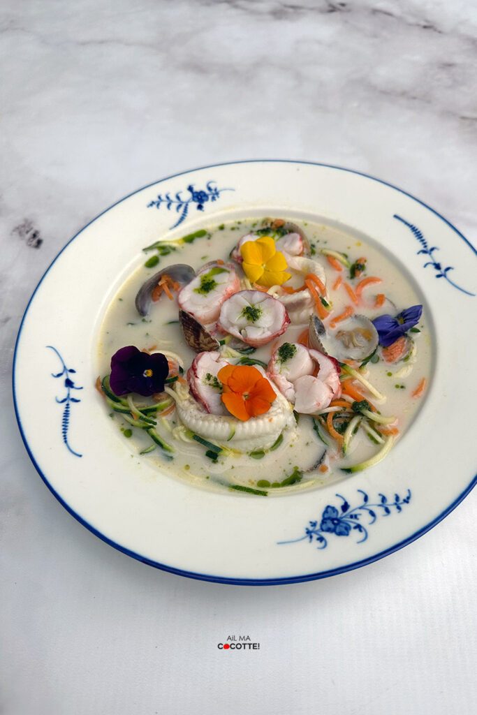 NAGE DE COQUILLAGES, HOMARD ET SOLES AU LAIT D'AMANDE